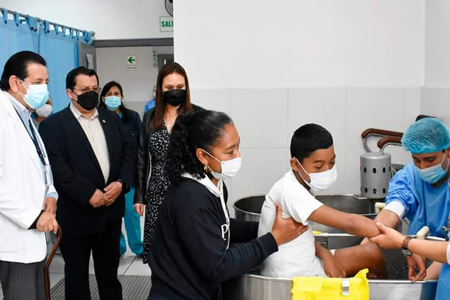 DiresaCallao - DIRECTOR DE DIRESA CALLAO MANTIENE REUNIÓN DE TRABAJO PARA FORTALECER SERVICIOS ...